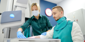 Chist sinovial – cauze, manifestari clinice, tratament