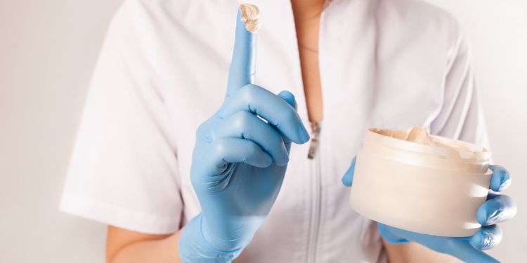 (P) Crema pentru hemoroizi externi: analiză comparativă a ...